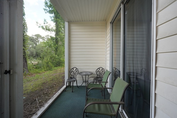 3b 2ba River Oaks Getaway With Pool Hot Tub - Conway, SC