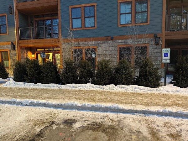 Brand New Family, First Floor Condo. Location, Location. Location. - Conway, NH