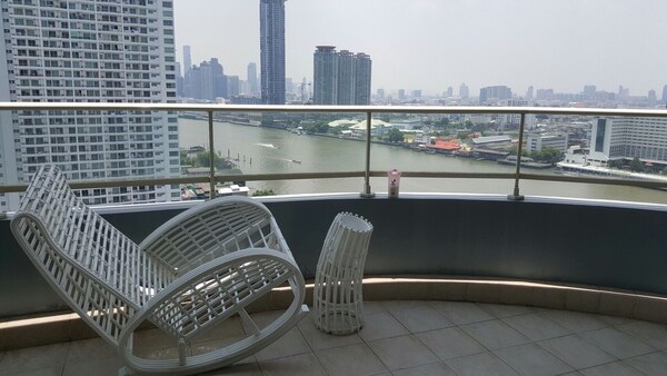 A World-class Luxurious Condo, Standing Majestically Along The Chao Phraya River - Bangkok