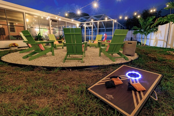 Costal Escape: Heated Pool~tiki Bar~hot Tub~fire Pit~acarde~pool Table - Bradenton, FL