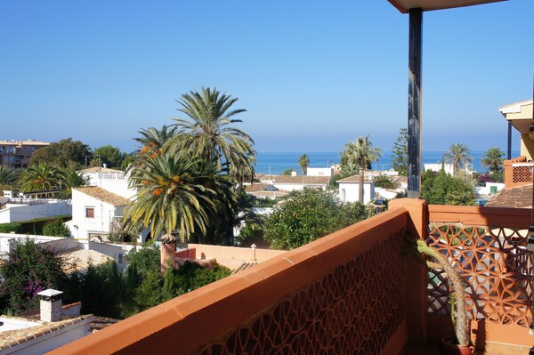 Apartamento 'Gaby' Con Vistas Al Mar, Wi-fi Y Aire Acondicionado - Denia
