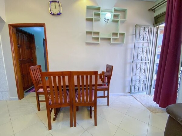 A Family-friendly 2/3 Bedroom, 2 Bathrooms Bungalow In Kampala Uganda - Kampala