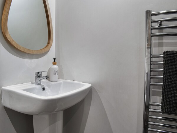 1 Bedroom Accommodation In Ilfracombe - Tunnels Beaches