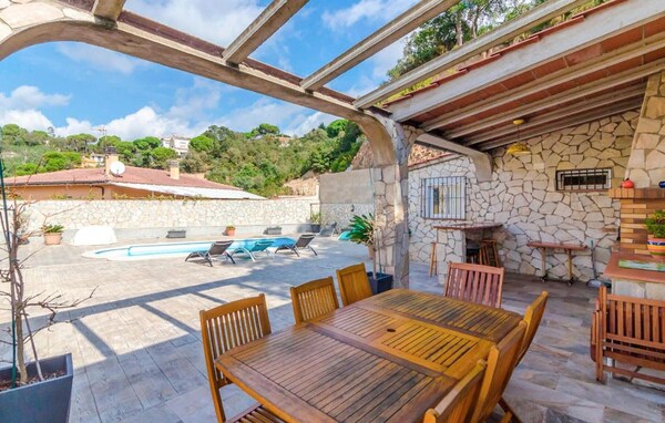 Superbe Maison De 4 Chambres à Vidreres - Lloret de Mar