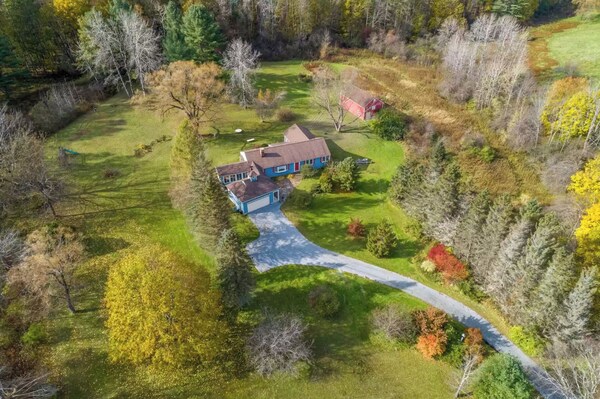 Pet Friendly Oasis On 5 Private Acres, 10 Min To Tanglewood - Pittsfield, MA