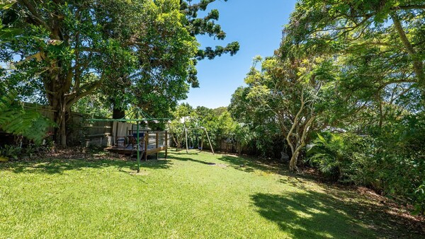 Escape From It All At Crooked Cottage, Your Peaceful Retreat Nestled In The Heart Of Nambucca Heads. - Nambucca Heads