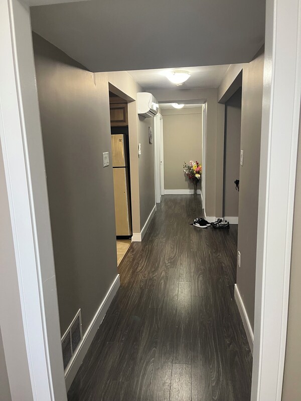 Cozy 2-bedroom Retreat  Comfort, Style, And Relaxation Await You - Bedford