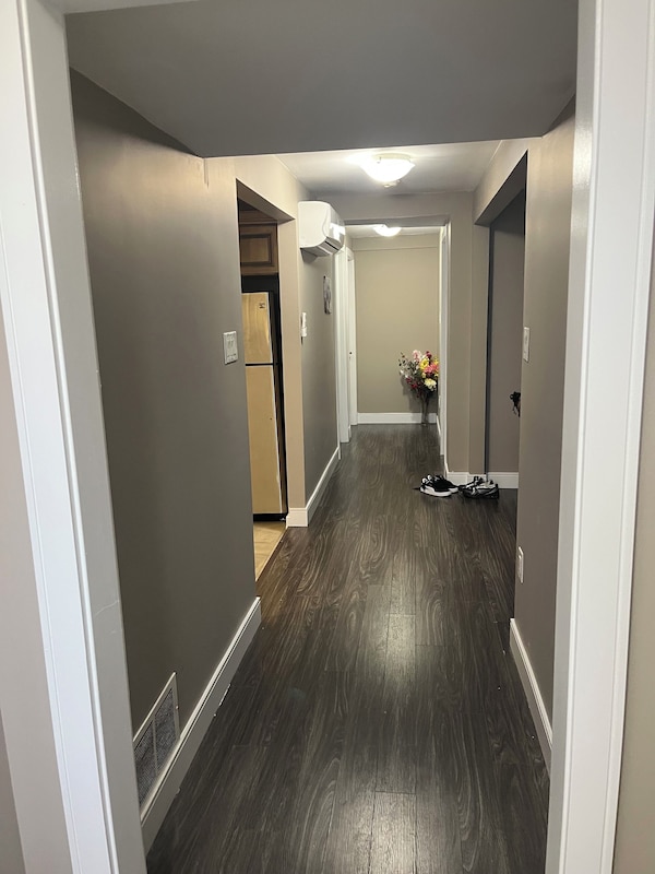Cozy 2-bedroom Retreat Comfort, Style, And Relaxation Await You - Bedford