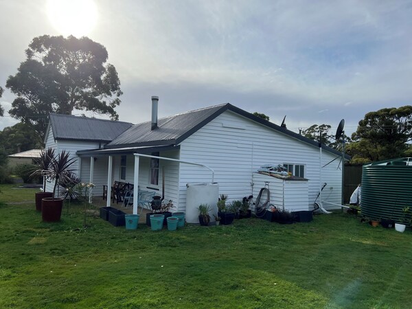 Quintessential Tassie Shack - Tasmania