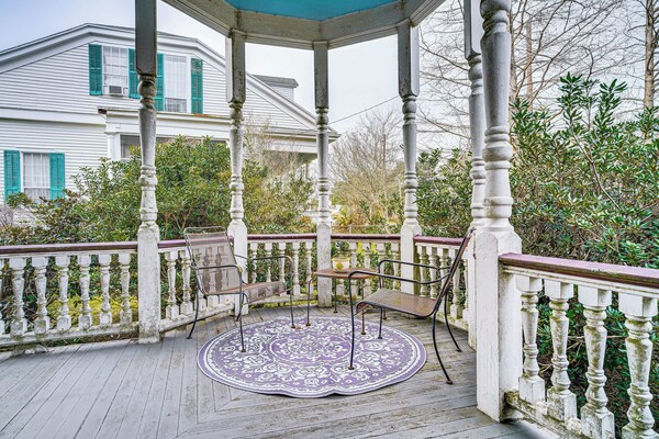 Walk To Parks & Cafes: Historic Jeanerette Home - Lake Fausse Pointe, LA
