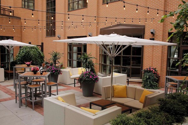 Relaxing Retreat In Toronto's Yorkville District, Pet-friendly & Swimming Pool - Mississauga