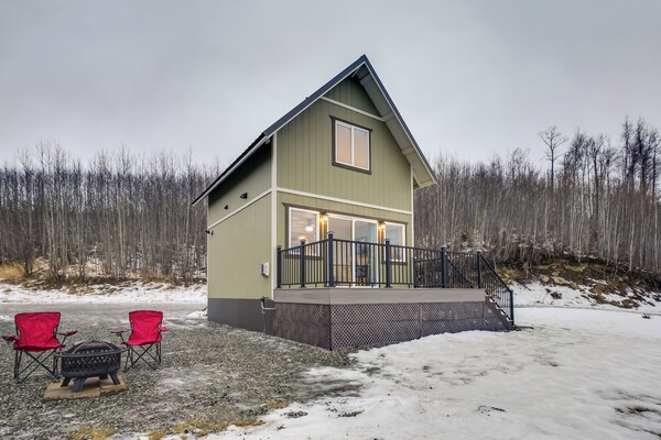 Mountain-view Deck: Secluded Cabin In Palmer - Alaska