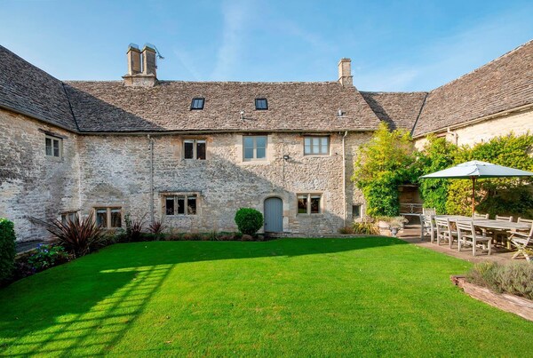 Luxury Cotswold Holiday Home - Green Farm House - 비버리