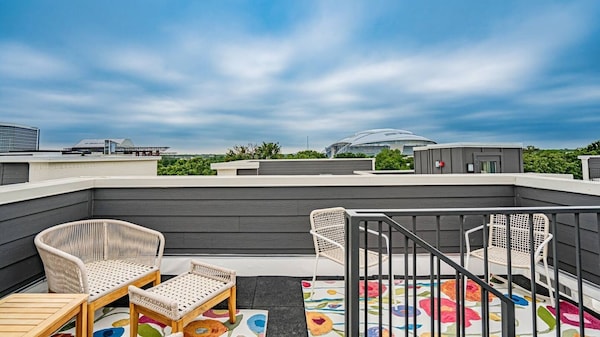 Walk To At&t + Globe Life | Spacious Getaway - Euless, TX