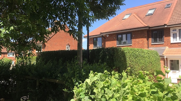 Spacious Family (Open Plan) Room Available Near Heathrow/hounslow - London Heathrow Airport (LHR)