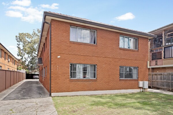 Cozy 2-bedroom Retreat With Parking In Cabramatta - Fairfield