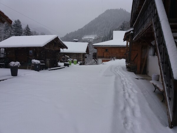 Apartment In Mountain Chalet Unique Location With Parking And Children's Play Area - Combloux