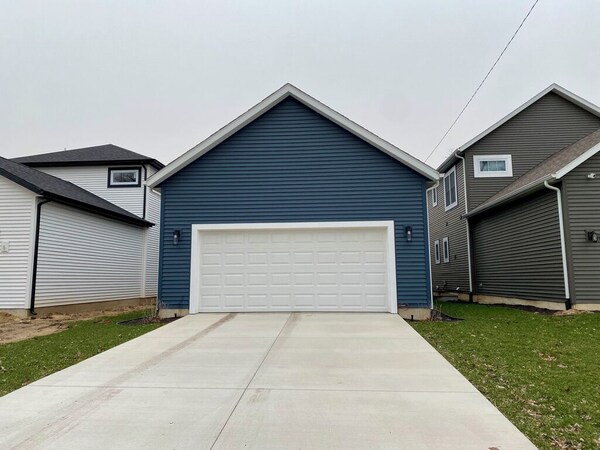 Perfect Football Weekend Getaway  Spacious 4-bedroom Home Near Notre Dame! - Mishawaka, IN