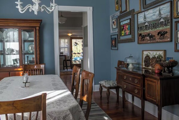 The Blue Belle: Downtown, Wku, Hospital & Parks - Bowling Green, KY