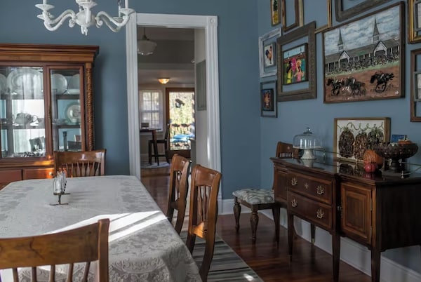The Blue Belle: Downtown, Wku, Hospital & Parks - Bowling Green, KY
