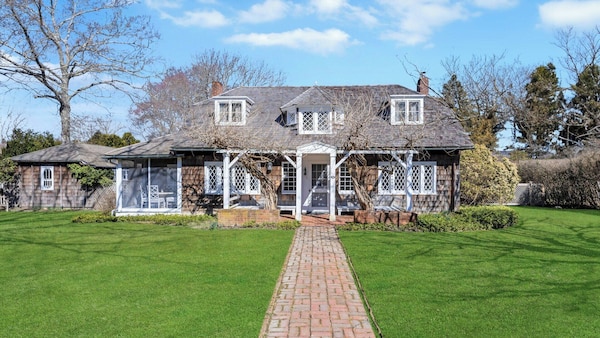 Historic Cottage In The Exclusive Enclave Of Southampton's Art Village,... - The Hamptons, NY