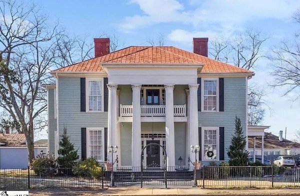 499c Victoria Suite With 1 King Bed - Lake Secession, SC