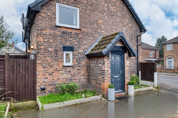 Homey Cottage, Long Term Stays, Discount - Warrington