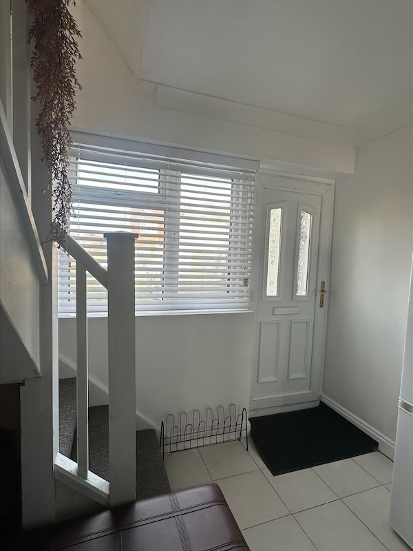 Modern One-bedroom House Near Heathrow Airport And Central London! - Twickenham