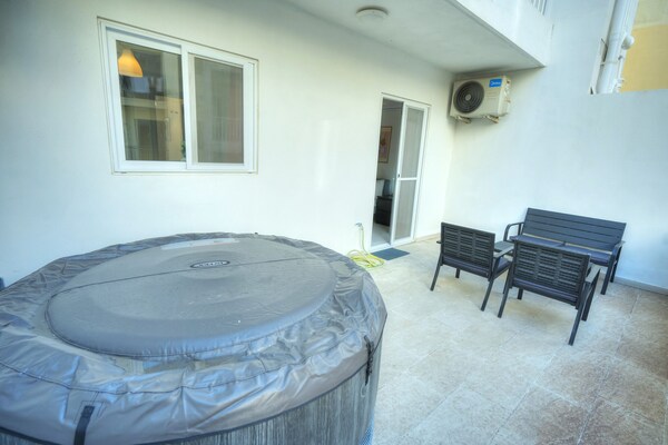 Spacious Seafront 2 Bedrooms With Hot Tub Gogzr-5 - 瓦萊塔