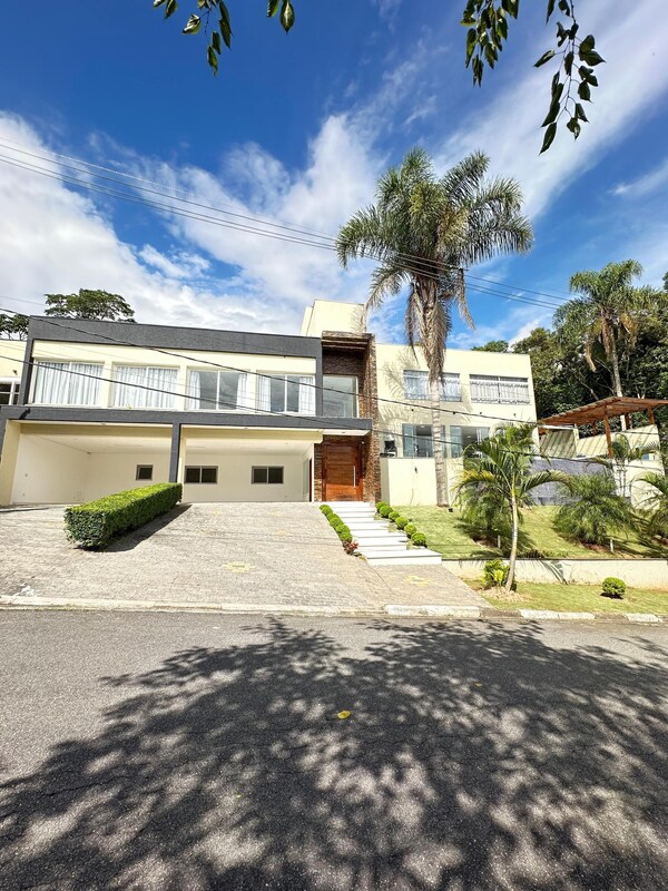 Modern And Elegant Mansion In A Privet Condominium. - Poá