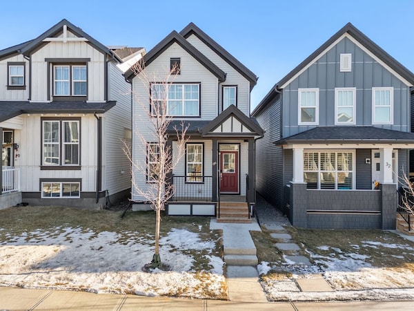 Rangeview Retreat | A/c | Dogs Ok | Modern | Large - Calgary
