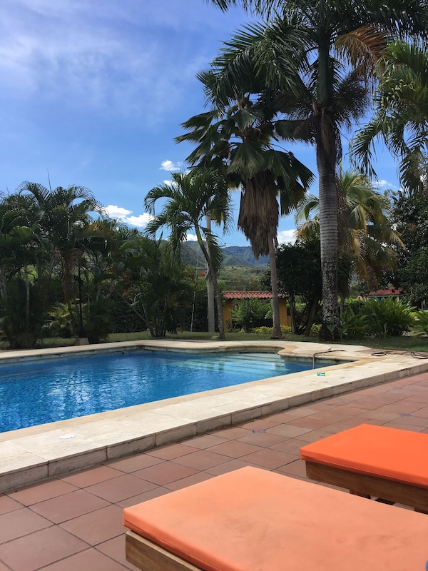 Finca Manatí Chambú En San Joaquín- La Mesa. - La Mesa