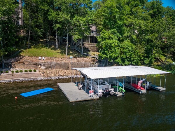 Lakefront Lodge On At Lake Of Egypt Sleeps 14 Max - Illinois