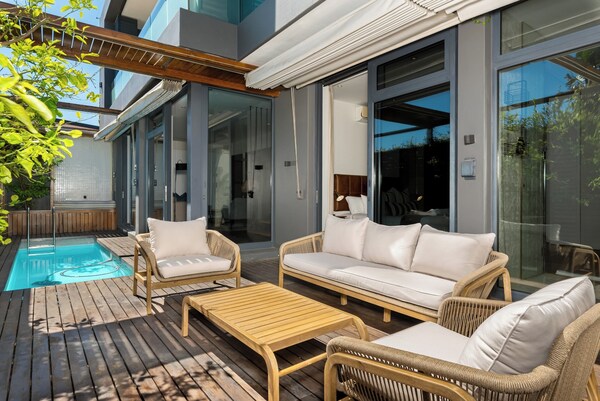 Designer 2-bed Villa | Ocean Views And Pool - Claremont