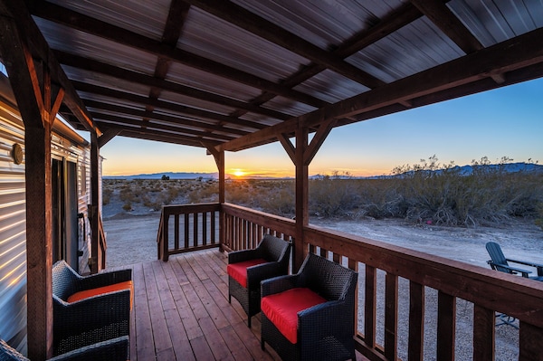 Starry Skies Glamping W/ Ev Charger, Stargazing, Hiking - Nevada