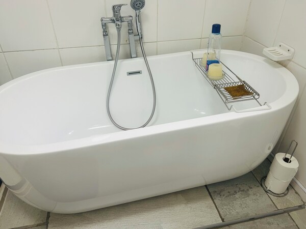 Charming 1-bedroom Apartment With Wifi, Ac And Pool  In Enchanting Windhoek - Windhuk