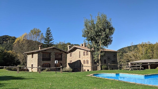 Apartment 'Mas El Carrer - Blau' With Shared Pool, Shared Garden And Wi-fi - Santa Pau