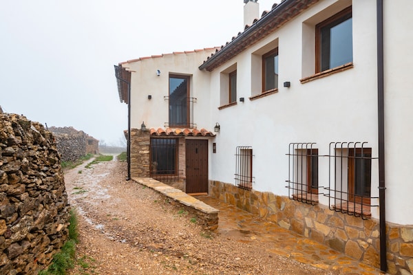 Country House 'Masía La Parreta' With Mountain View, Private Terrace And Private Garden - La Iglesuela del Cid