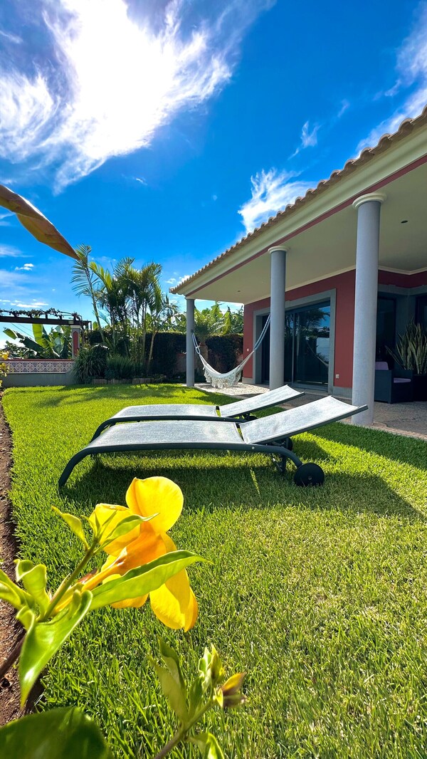 Ferienhaus 'Piquinho' Mit Meerblick, Privater Terrasse Und Wi-fi - Ponta do Sol
