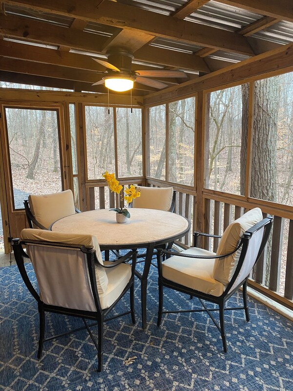 Cozy 2-bedroom Cabin On 5 Private Acres In Charming Pegram, Tn - Nashville, TN