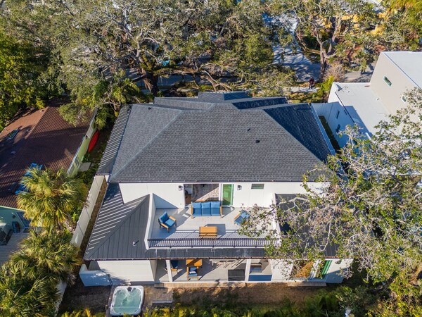New Contruction Modern Outdoor Oasis Prime Location - Lakewood Ranch, FL