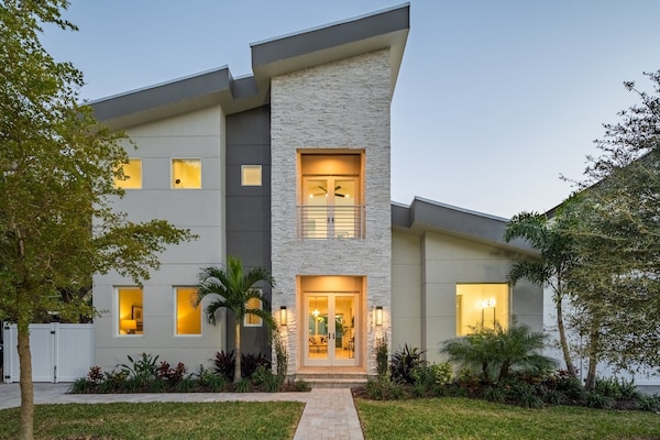 Modern Beauty For Family Gatherings - Sarasota, FL