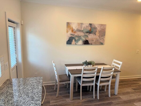 Heart Of Atl: 3 Bedrooms, 3.5 Bathrooms, Basement In Gated Community With Garage - Atlanta, GA