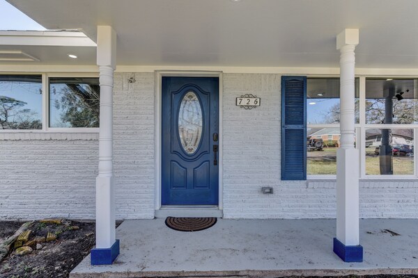 Modern 3 Bedroom Home With Hot Tub And Great Outdoor Ambiance! - Pearland, TX