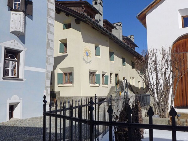 Cosy Apartment For 3 Guests With Wifi, Tv, Balcony And Parking - Samedan