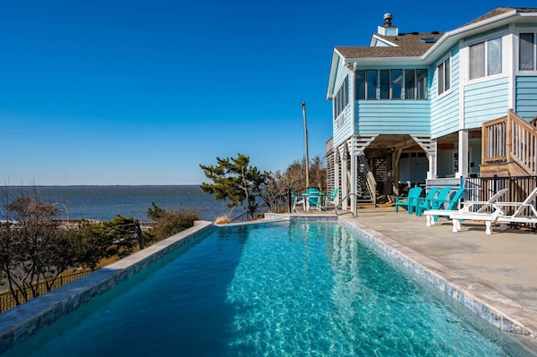 Duck Blind: Coastal Views, Infinity Pool, Spa, Sauna & Game Room - Duck, NC