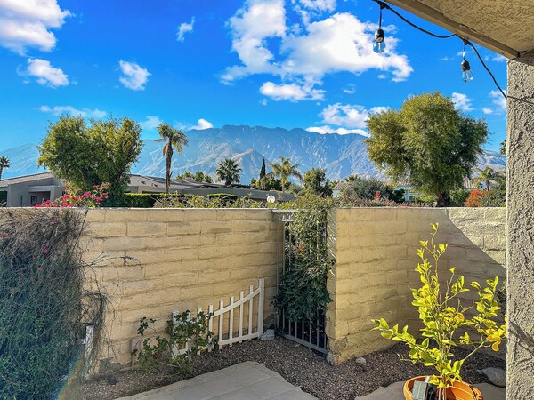 Sundance Vista: Luxe Villa  Pool & Mountain Views - Palm Springs, CA