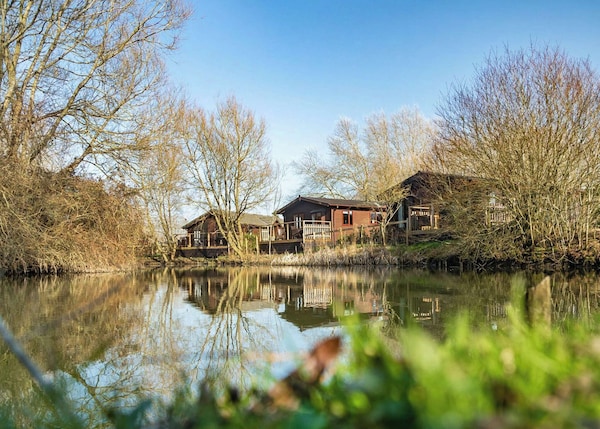 Lake View Lodge (Pet) - Cotswolds