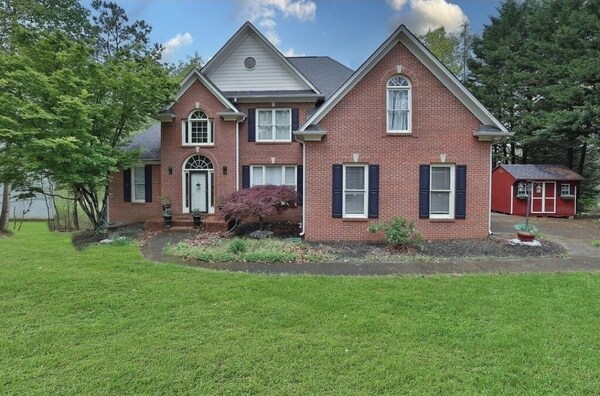 Spacious And Comfy 4 Bed/3 Full Bath Canton Home! - Canton