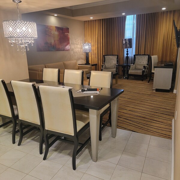 2-bedroom Villa Hotel In Phenomenal Las Vegas With Wifi, Ac, Fitness Room - Las Vegas, NV